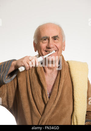old senior man brushing his teeth Stock Photo - Alamy