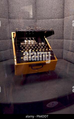 Polish codebreakers 'cracked Enigma before Alan Turing' Diplomats say ...