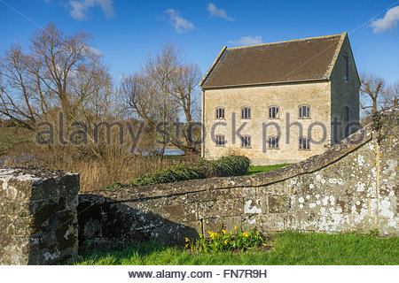 UK England, Dorset, Marnhull, King’s Mill and mill pond on River Cale ...