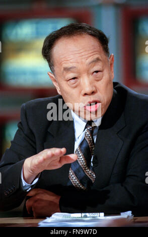 Chinese Foreign Minister Li Zhaoxing, front left, and Philippine Trade ...