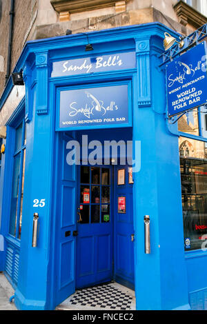 Sandy Bell's Pub, a folk music bar in Edinburgh Stock Photo - Alamy