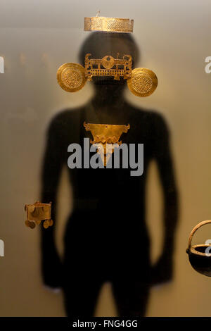 Pre Columbian Golden figure, Museo del Oro Pre-Columbian Gold Museum ...