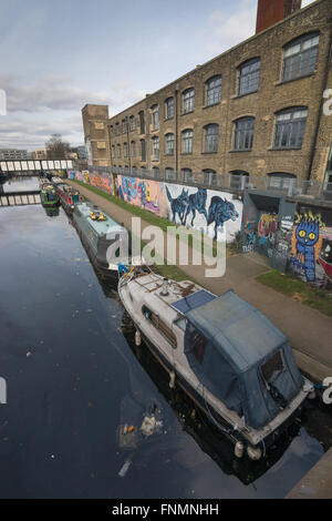 warehouse on lee navigation canal, london Stock Photo - Alamy