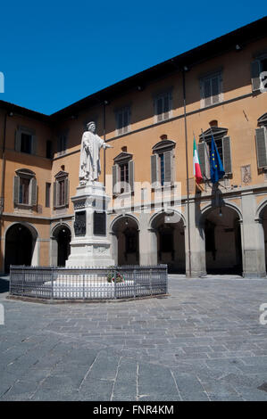 the statue of Francesco Di Marco Datini, made by Antonio Garella in ...