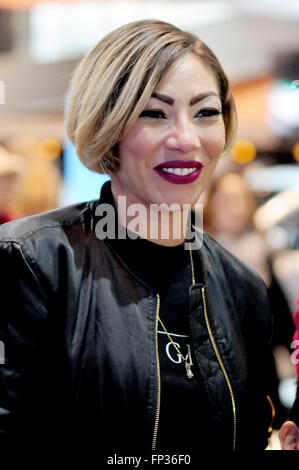 Bridget Kelly performance and signing at the Lexus Listening Lounge ...