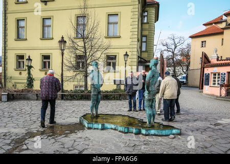 PISSING SCULPTURE (DAVID CHERNY) FRANZ KAFKA MUSEUM COURTYARD MALA ...