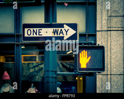 New York pedestrian crossing sign on 'walk' Stock Photo - Alamy