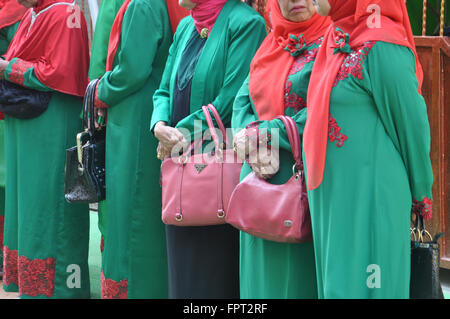 Women wearing hijab stand in a row Stock Photo - Alamy
