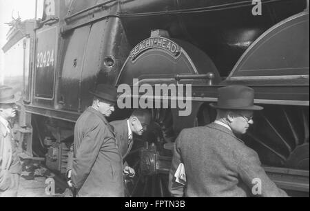 LBSCR H2 Class 4-4-2 Atlantic No.32424 Beachy Head in BR livery on an ...