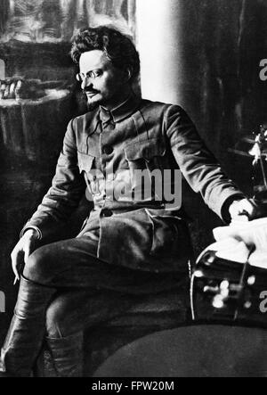 Leon Trotsky, head of the Red Army, addressed the Red Guard in 1918 ...