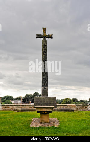 Durham cathedral and cross Stock Photo - Alamy