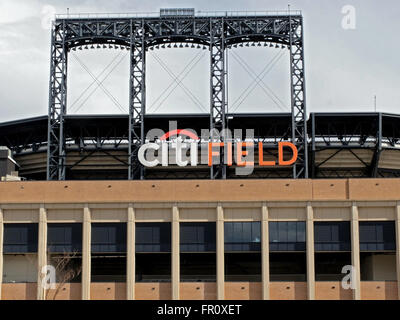 A New York Mets' logo is seen during a baseball game Thursday, June 18 ...