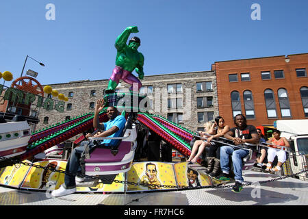 Incredible Hulk Fairground Ride Stock Photo - Alamy