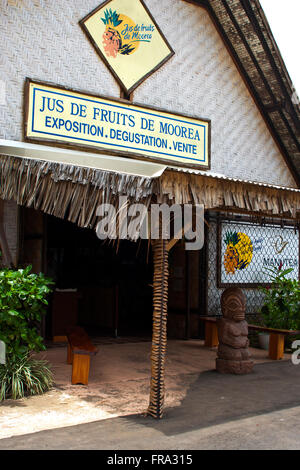 Tiki statue, Moorea French Polynesia Stock Photo - Alamy