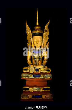 Buddha statue on a throne in Mendut Temple, Borobudur, Mageland, Jawa ...