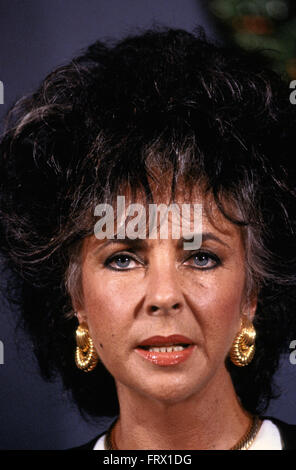 Washington, DC., USA, 1987 Elizabeth Taylor Poses with Stuart and Wilma ...