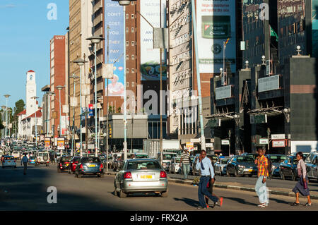 Looking east down Samora Machel Avenue, CBD, Harare, Zimbabwe Stock ...