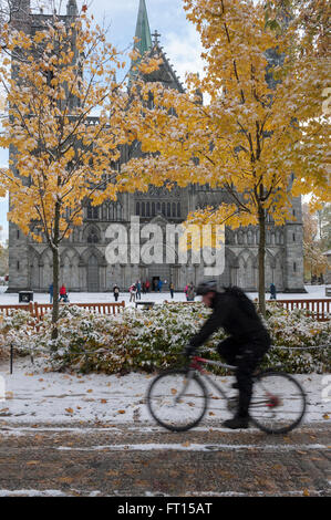 Snowfall in Norwegian city Trondheim, view of the snowy The Old Bridge ...