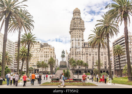 Plaza Independencia (Independence Square) is the name of Montevideo's ...