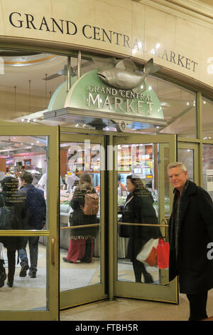 Grand Central Market Entrance Sign, NYC Stock Photo - Alamy