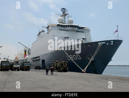 HNLMS Rotterdam (L800), a Rotterdam-class landing platform dock ...