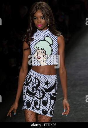 Model Maria Borges walks the runway for The 2015 Victoria's Secret ...