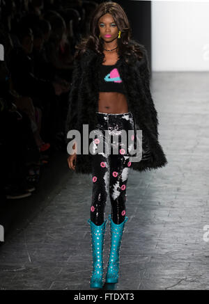 Maria Borges walks the runway during the Victoria's Secret Fashion Show ...