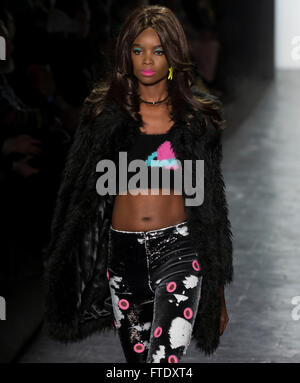 Model Maria Borges walks the runway during the 2015 Victoria's Secret ...