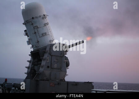The USS Elrod (FFG 55), an Oliver Hazard Perry-class guided-missile ...