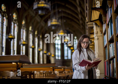 Graduate Reading Room in the Suzzallo Library, University of Washington ...