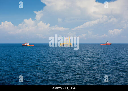 Oil & Gas offshore FPSO Oil Rig Stock Photo - Alamy