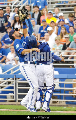 Dunedin Blue Jays first baseman Brock Tibbitts (9) stretches for a ...