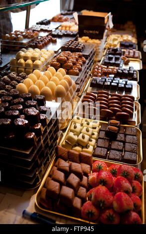 Bruges,Belgium: Dumon Chocolatier with Christiane Dumon Stock Photo - Alamy