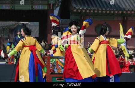 Performers wearing Joseon Dynasty traditional costume during the ...