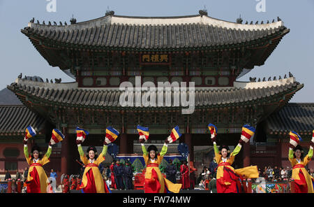 Performers wearing Joseon Dynasty traditional costume during the ...