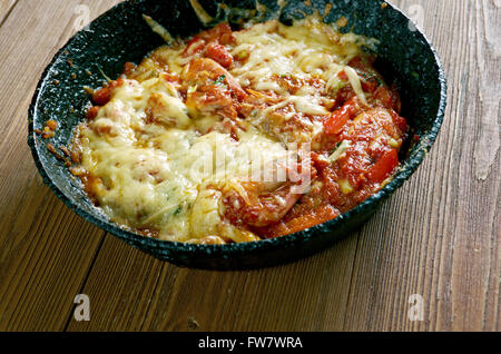 fırında Karides Guvech Baked Prawns with Vegetables and Cheese in ...