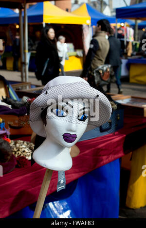 Gloucester Green Outdoor Market, Gloucester Green Town Square, Oxford ...