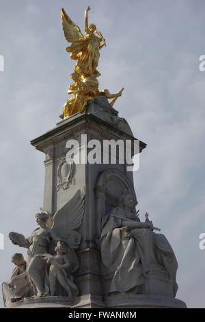 The Victoria Memorial monument by Sir Thomas Brock in front of ...