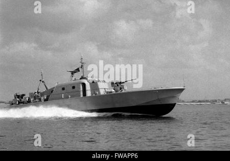 AJAXNETPHOTO. SOLENT, ENGLAND. - MALAYSIAN FAST PATROL BOAT ON K.D ...