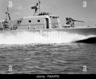 AJAXNETPHOTO. SOLENT, ENGLAND. - MALAYSIAN FAST PATROL BOAT - K.D ...