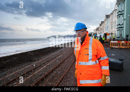 05/02/13 Network Rail Chief Exec Mark Carne inspecting storm damage at ...