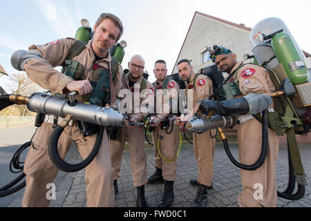 Schellerten, Germany. 1st Apr, 2016. A view of a so-called ghost trap ...
