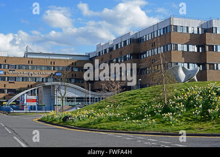 Main entrance to the Queen’s Medical Centre. The QMC is part of the ...