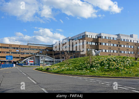 Main entrance to the Queen’s Medical Centre. The QMC is part of the ...