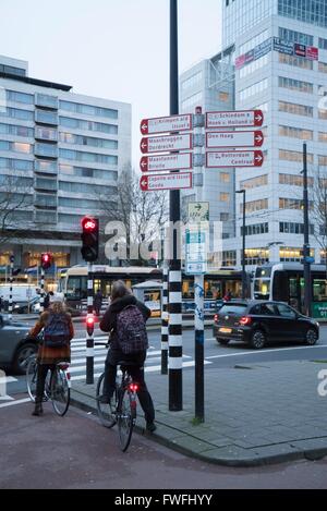 Fahrradverkehr in Rotterdam Stock Photo - Alamy