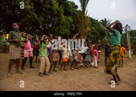 People dancing, Democratic Republic of Congo Stock Photo: 101770691 - Alamy