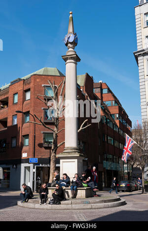 The Seven Dials sundial at the junction of six roads in the West End in ...