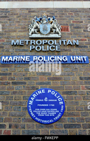 Met Police Marine Policing Unit boat Sir Robert Peel II MP4 heading up ...