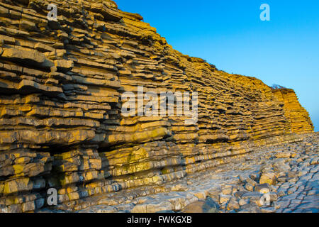 Rhoose Point Rocky Beach South Wales Blue Sky Big Rock Stock Photo - Alamy