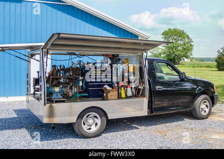 mobile farriers truck Stock Photo - Alamy